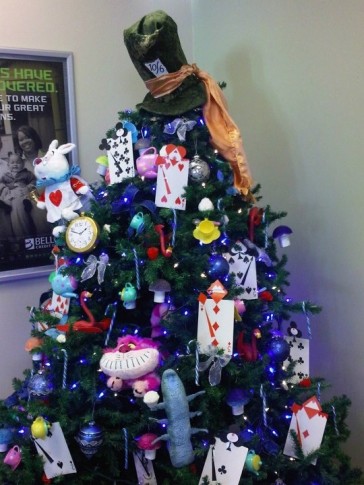 Alice in Wonderland Christmas tree decoration ideas - Alice-in ...
