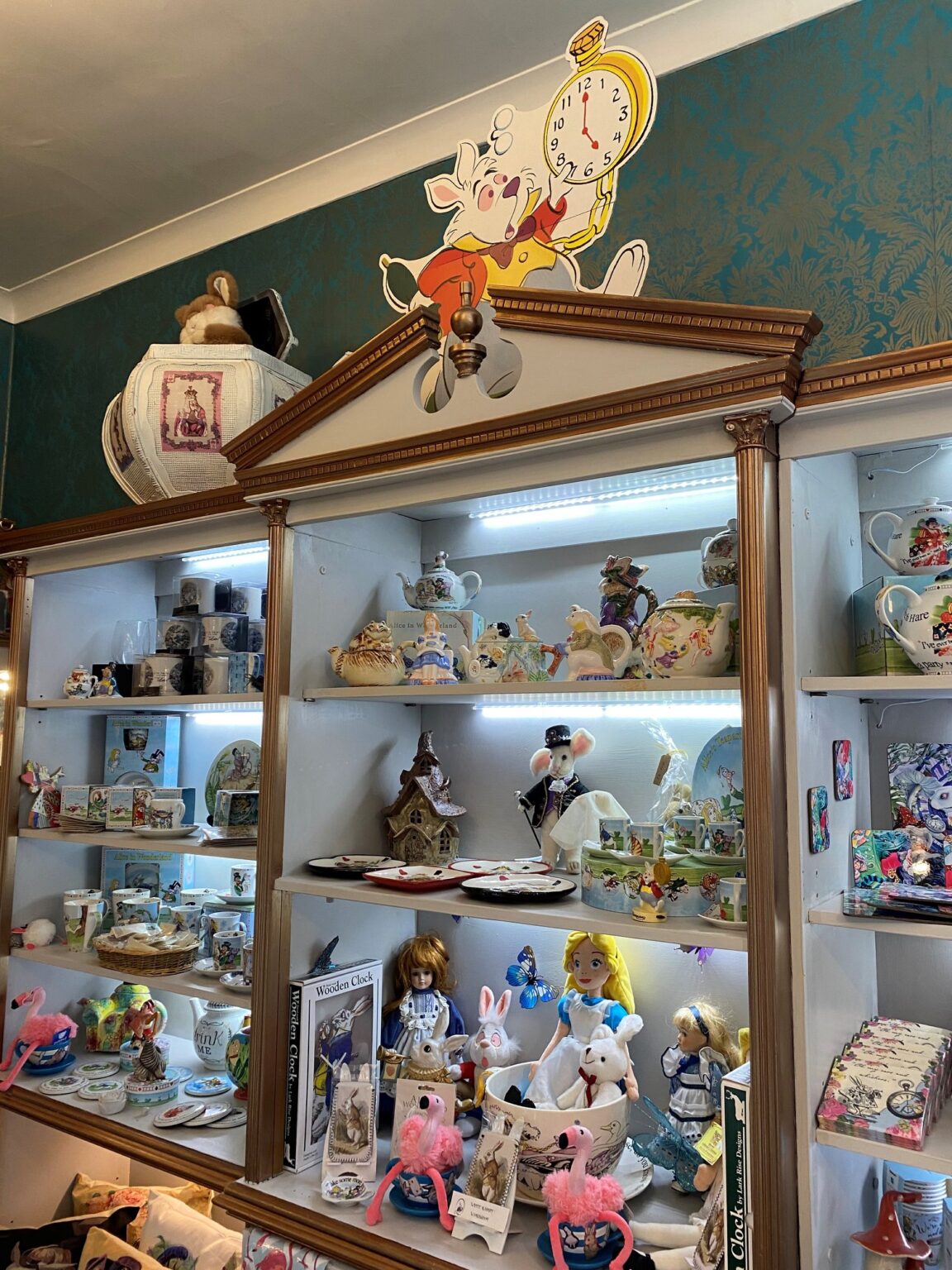 Alice in Wonderland shops around the world - Alice-in-Wonderland.net blog